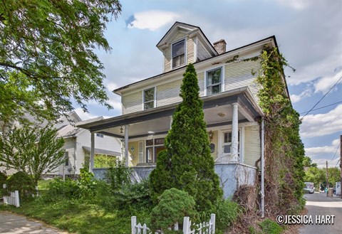 211 Trowbridge, Grand Rapids, MI 49503-1552.